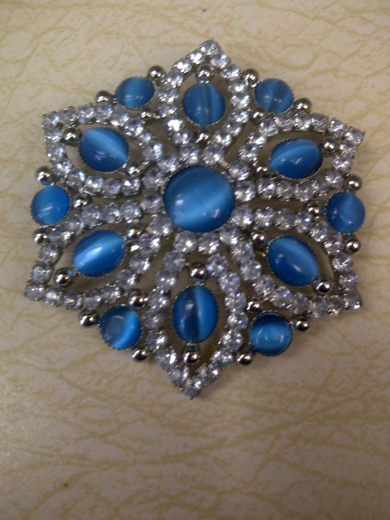 S_10058_Silver_brooch_with_deep_blue_stones – TrimsOnWheels.com