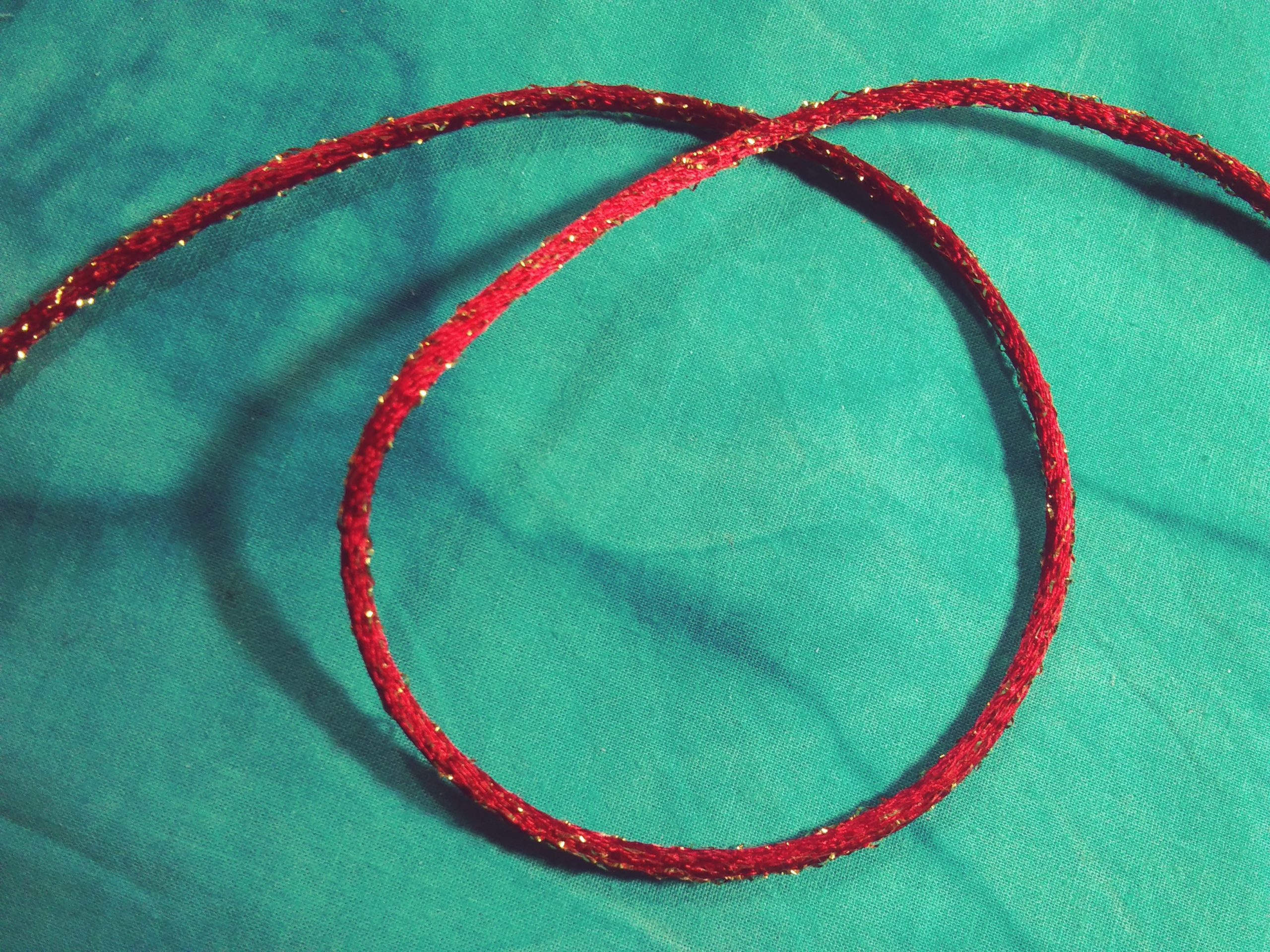 CRD-04098-WR- 3/16″ Wine Red and Gold Rattail Cording – TrimsOnWheels.com